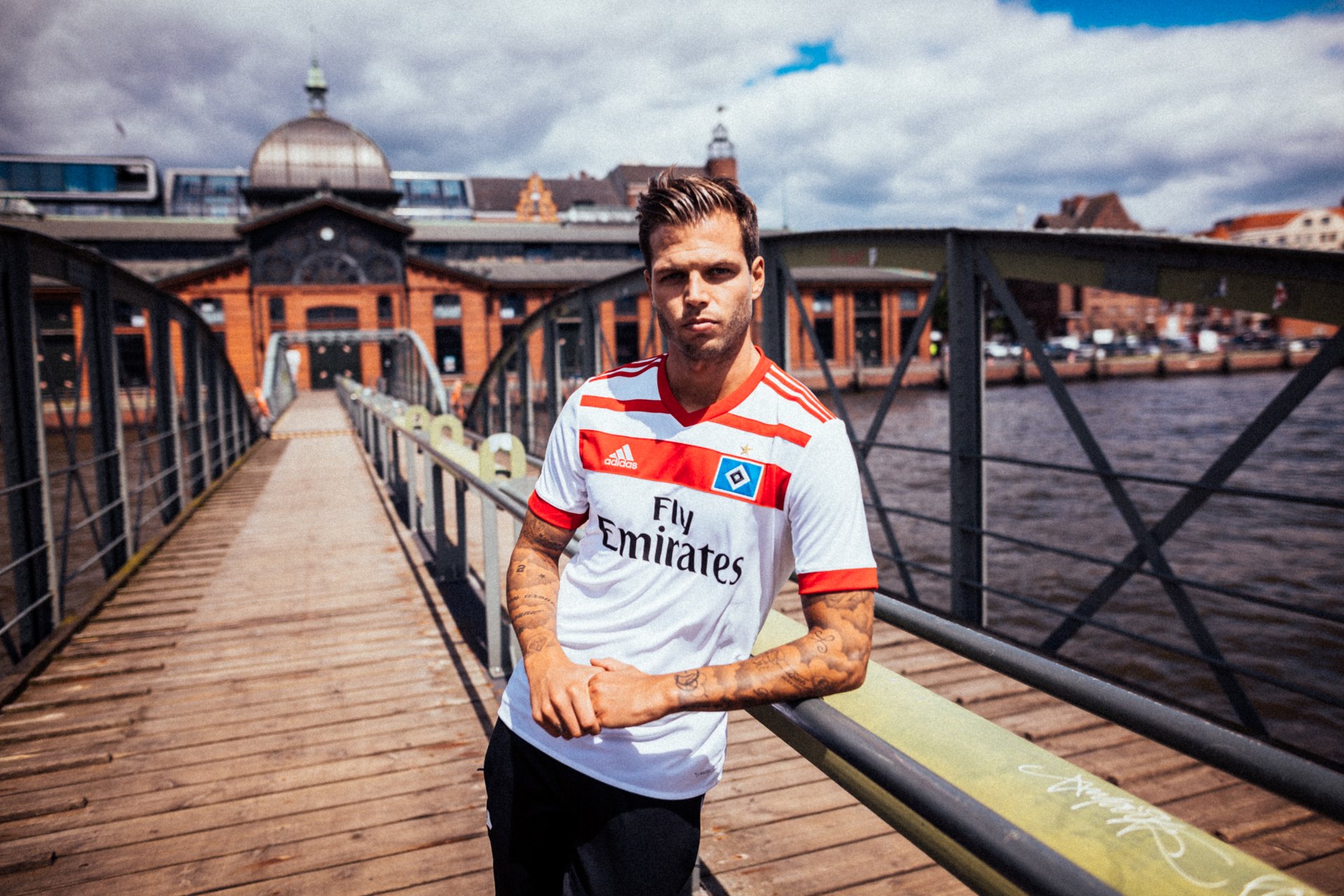 HSV spielt in legendären Retro-Trikots